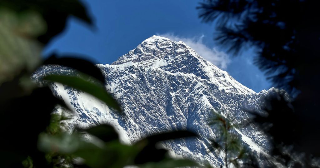 Mount Everest Height Compared to Buildings: Fun Facts to Know